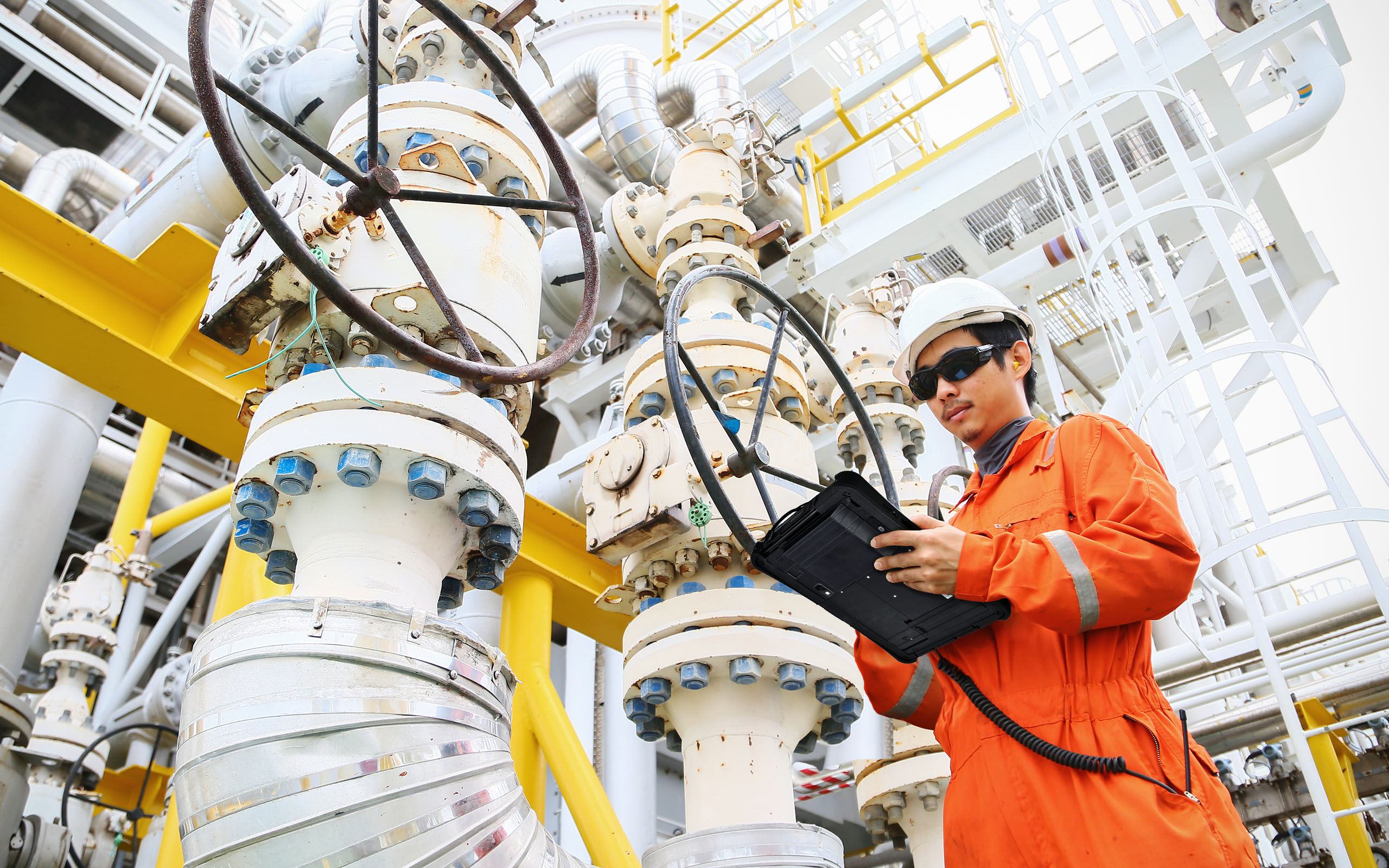 Rugged Computers for Oil and Gas - DURABOOK