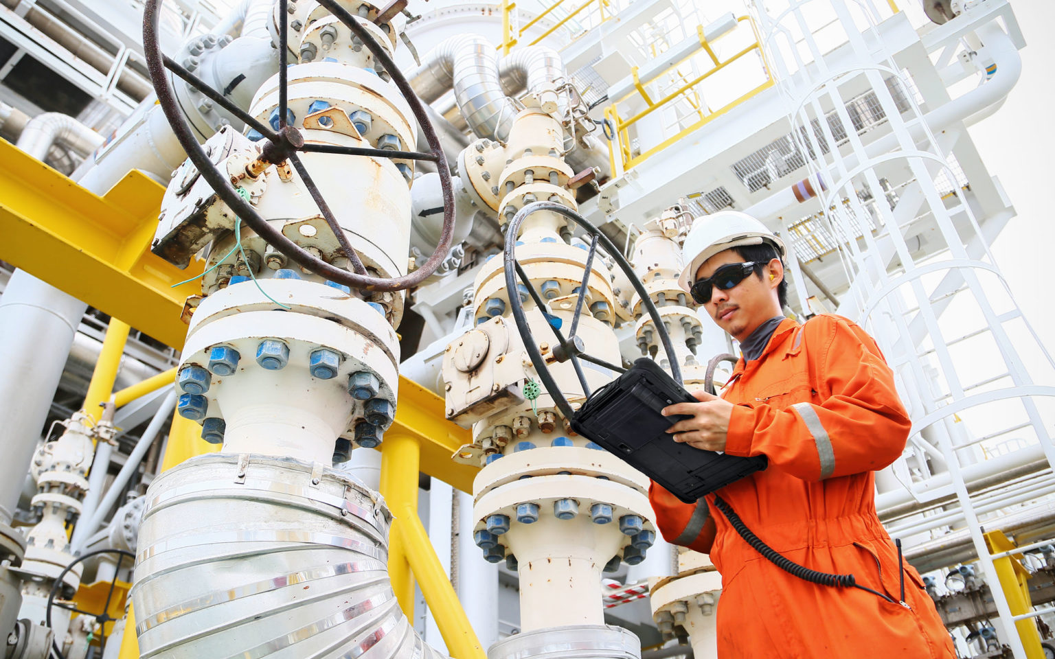 Rugged Computers for Oil and Gas - DURABOOK Americas